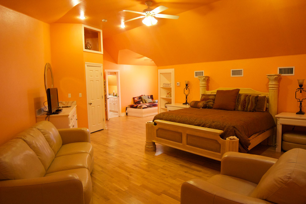 Orange Suite | SettlesPoint